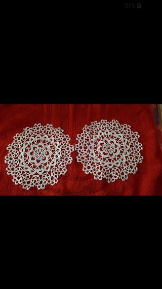 coppia di centrini vintage a chiacchierino.  Nuovi