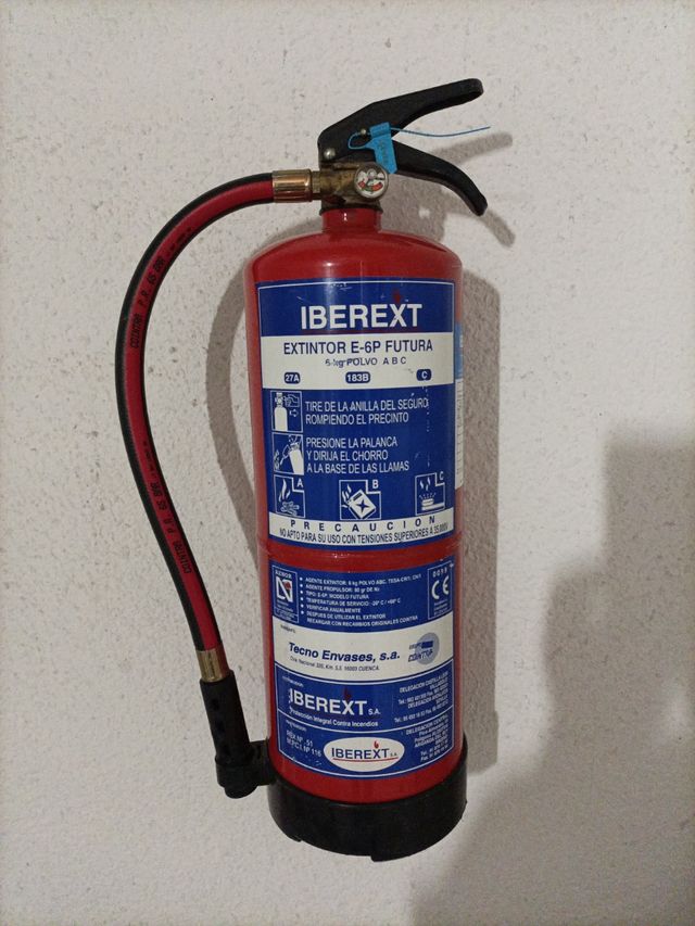 Extintor caducado de segunda mano por 9 EUR en San Sebastián de Los ...