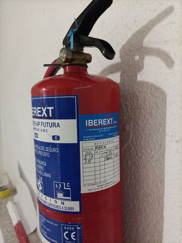 Extintor caducado de segunda mano por 9 EUR en San Sebastián de Los ...