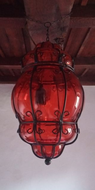 Lanterna in vetro e ferro battuto stile veneziano.