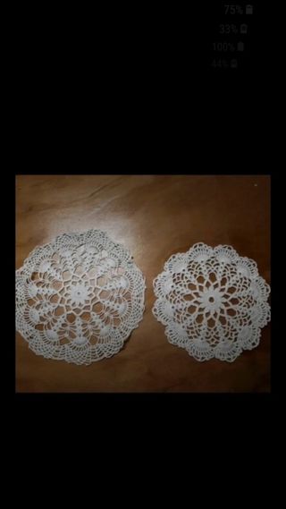 N.2 centrini vintage fatti a mano.  Nuovi 