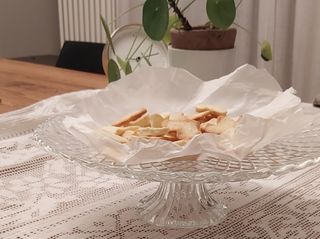 alzata in vetro decorato