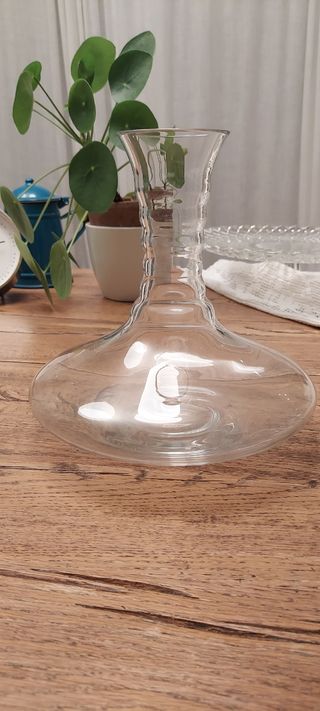 decanter in vetro con lavorazione 