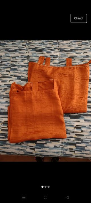 coppia di tende arancione