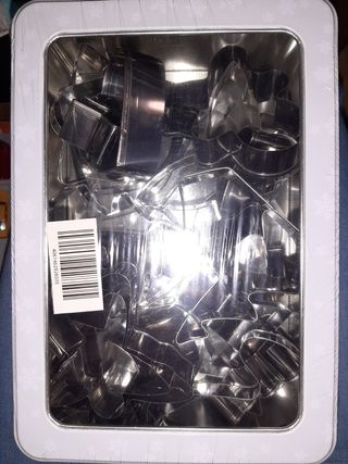 25 stampi per biscotti in scatola di latta