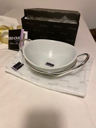 Insalatiera con supporto in lega argentata