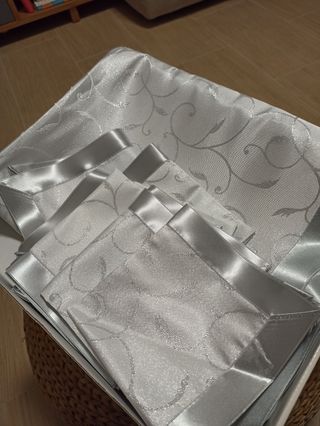 Tovaglia e tovaglioli 8 posti