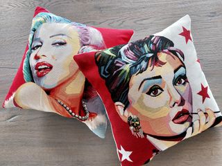 Coppia cuscini stampe pop art 