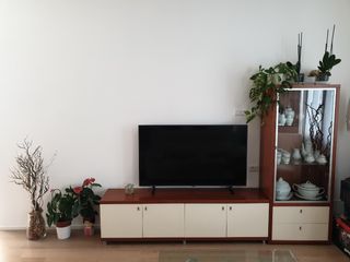 Parete componibile in legno ciliegio e panna