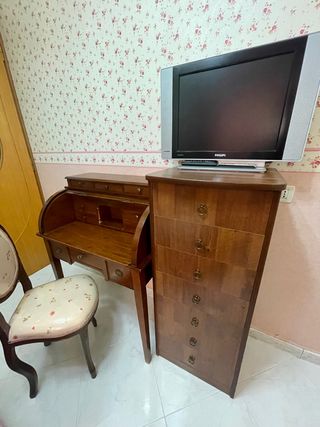 Ballerina e settimino con sedia