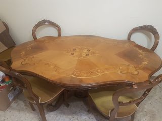 Tavolo di legno antico con 4 sedie