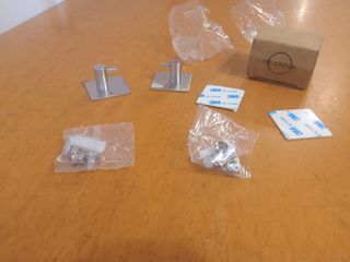 2 ganci da bagno con adesivi o con viti 