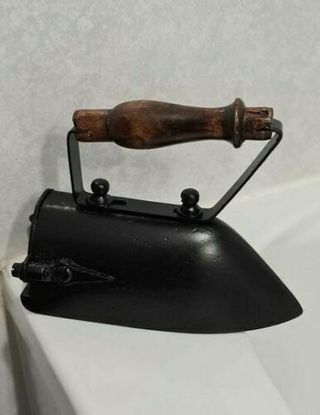 Antico ferro da stiro a lingotto - lingua di bue