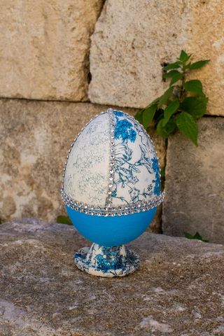 Uovo decorato con strass