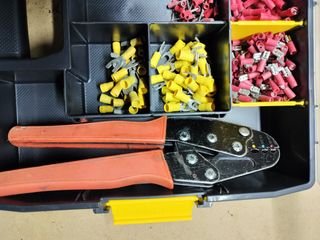 Valigetta con capicorda e crimpatrice