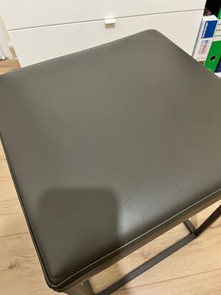Sgabello pelle grigio