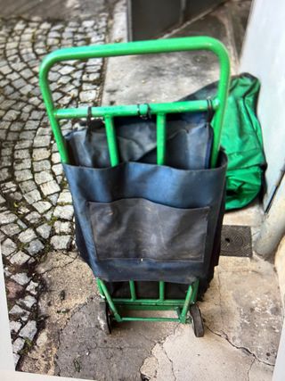 Carrelli per distribuzione materiale pubblici 