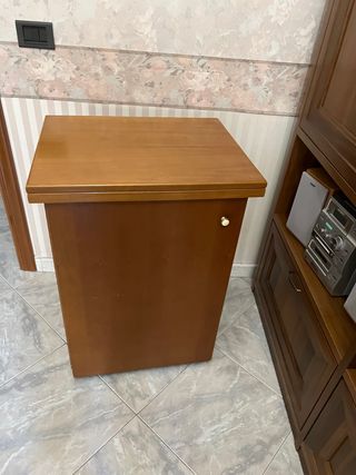 Vendo mobile con macchina da cucito