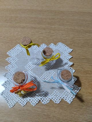 Bottigliette di vetro con tappo di sughero 