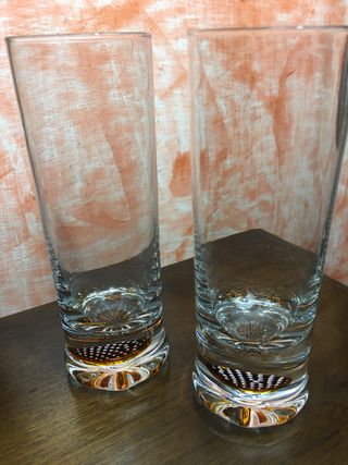 Set bicchieri con fondo marrone 