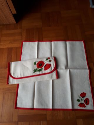 tovaglietta con bustina fatta e dipinta a mano 