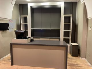 Arredamento negozio e bancone cassa