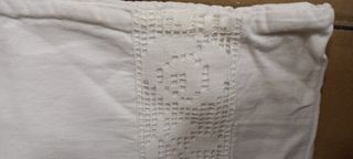 federe ricamate una un po scucita 