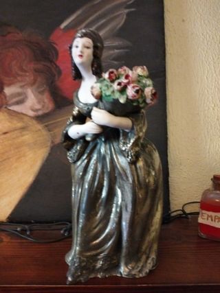 dama porcellana fatta a mano