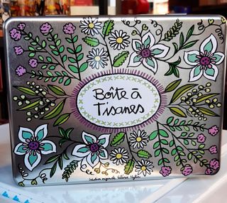 Scatola Latta Derriere La Porte