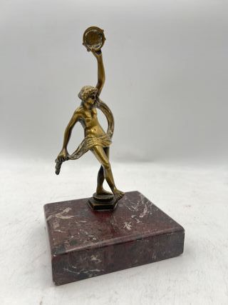Statuetta bronzo su marmo H, totale 22 cm