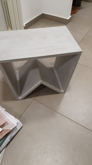 Mobiletto porta giornali grigio