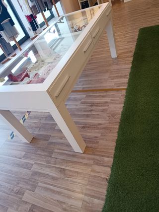 tavolo con cassetti estraibili 