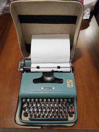 Macchina da Scrivere Lettera 22 Olivetti
