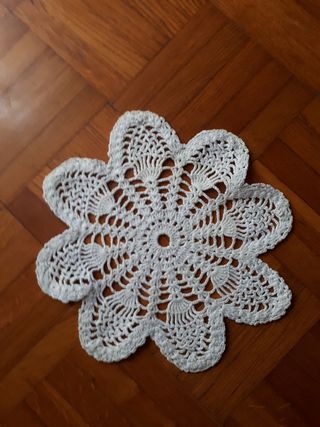 centrino vintage fatto a mano diametro cm. 21