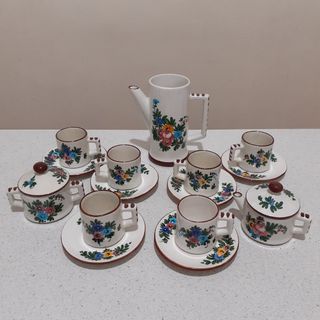 6 tazzine, zuccheriera, lattiera e caffettiera 