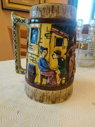 brocca dipinta a mano