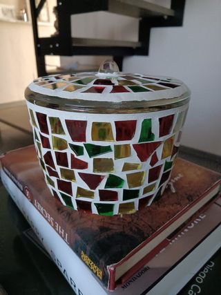 barattolo fatto a mano con vetri a mosaico