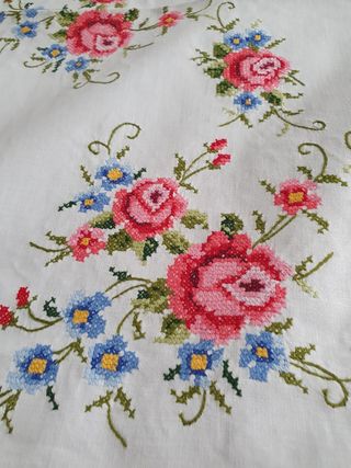 tovaglia ricamata a mano tonda 