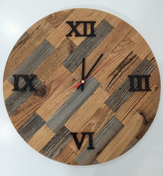 Orologio da parete artigianale in legno antico