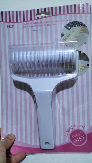 Rotella taglia impasto, per fare dolci, pasta