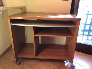 Scrivania color legno noce