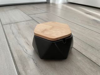 Posacenere con coperchio