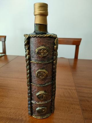 Bottiglia decorata e dipinta a mano