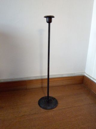 Candeliere in Ferro Battuto Nero. Alto 43cm.