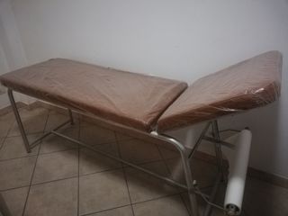 lettino medico con porta rotolo 