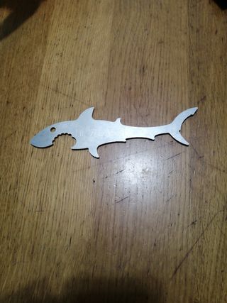 Squalo apribottiglie