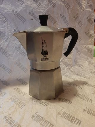 caffettiera classica 4/6 tazze della Bialetti