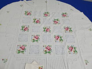 tovaglia ricamata a mano tonda x8