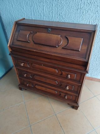 ribaltina in legno scuro con tre cassetti