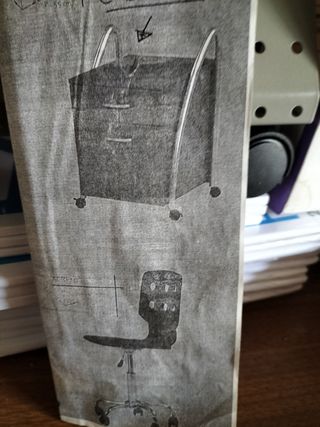 scrivania più cassettiera più sedia
